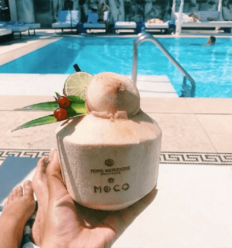 Cold-pressed juices and fresh young coconuts. All organic. ⋆ MOCO